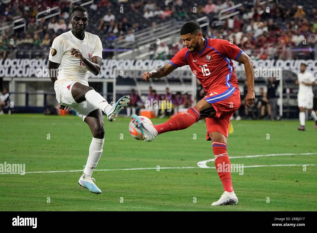 Panama defender Andrés Andrade (16) blocks a shot from Qatar forward ...