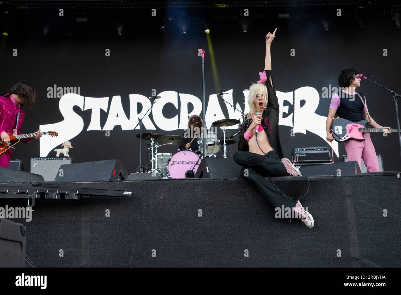 Arrow de Wilde of Starcrawler performs at Festival d'ete de Quebec on ...