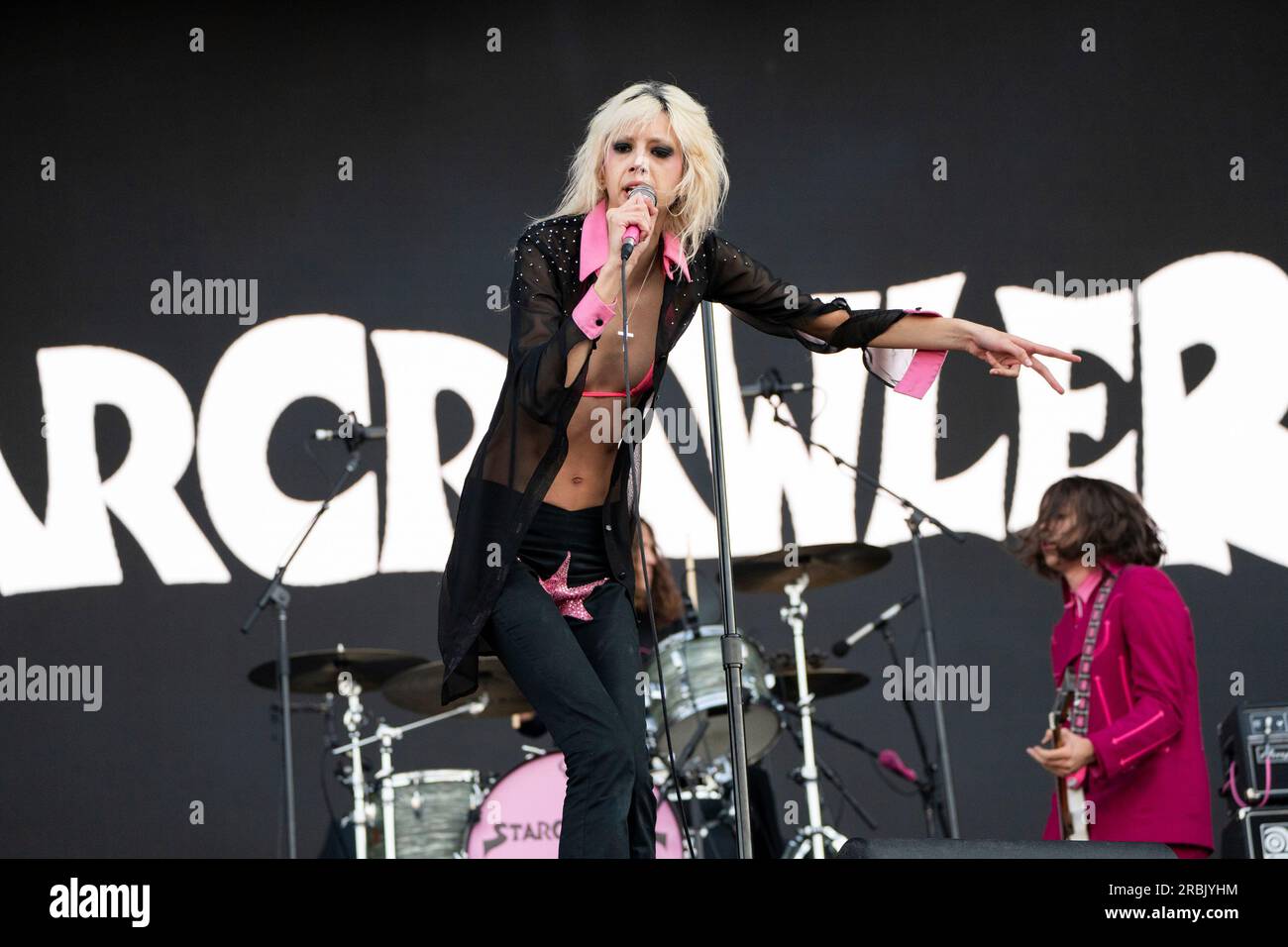 Arrow de Wilde of Starcrawler performs at Festival d'ete de Quebec on ...