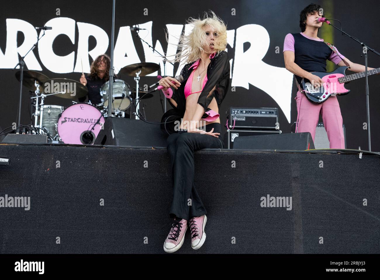 Arrow de Wilde of Starcrawler performs at Festival d'ete de Quebec on ...