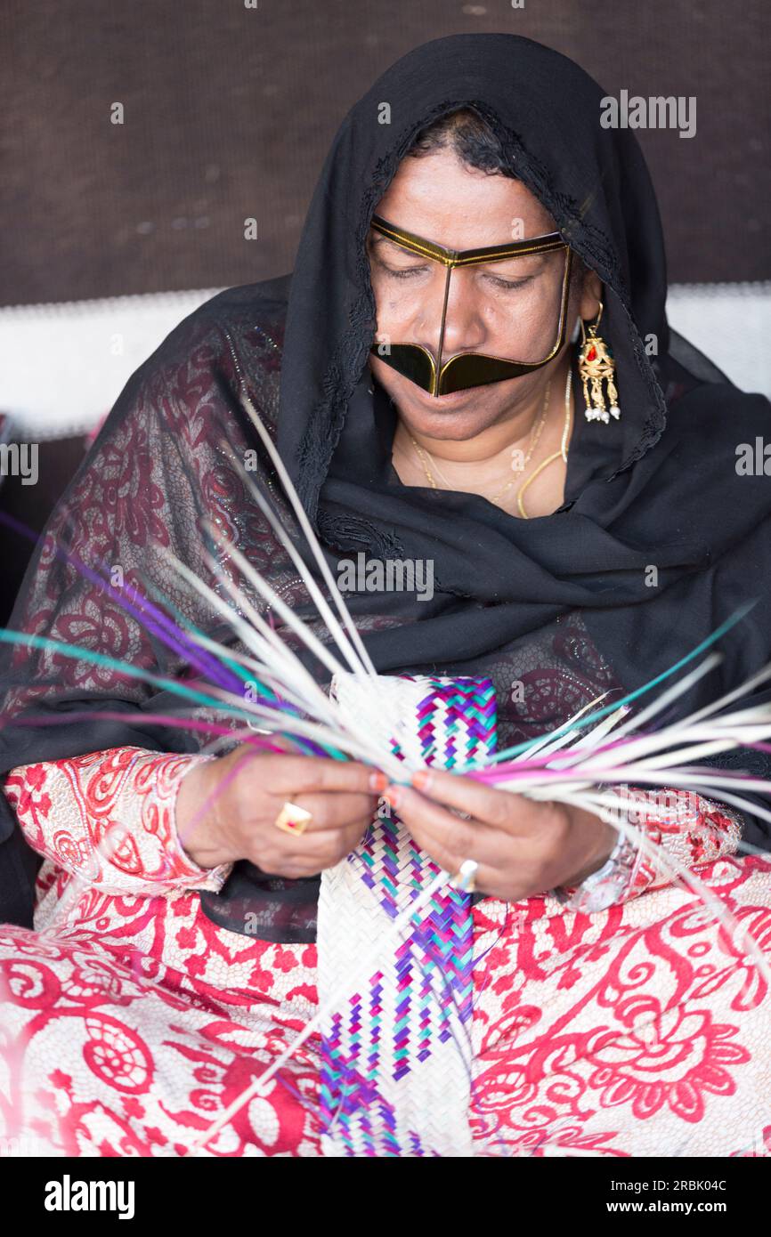 UAE, Dubai, local woman weaving Stock Photo - Alamy