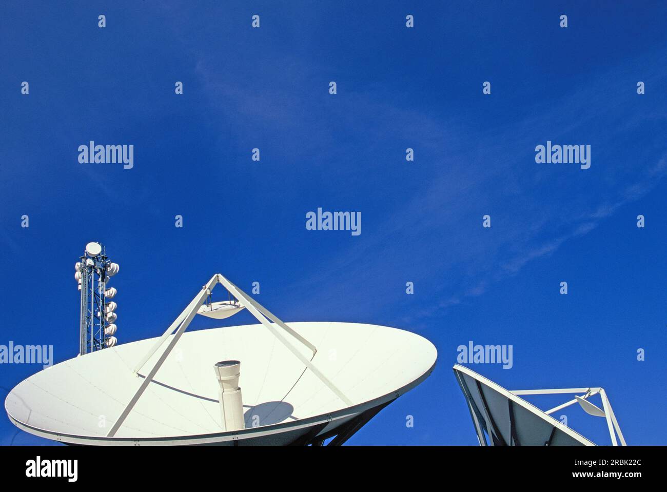 Disc antenna hi-res stock photography and images - Alamy