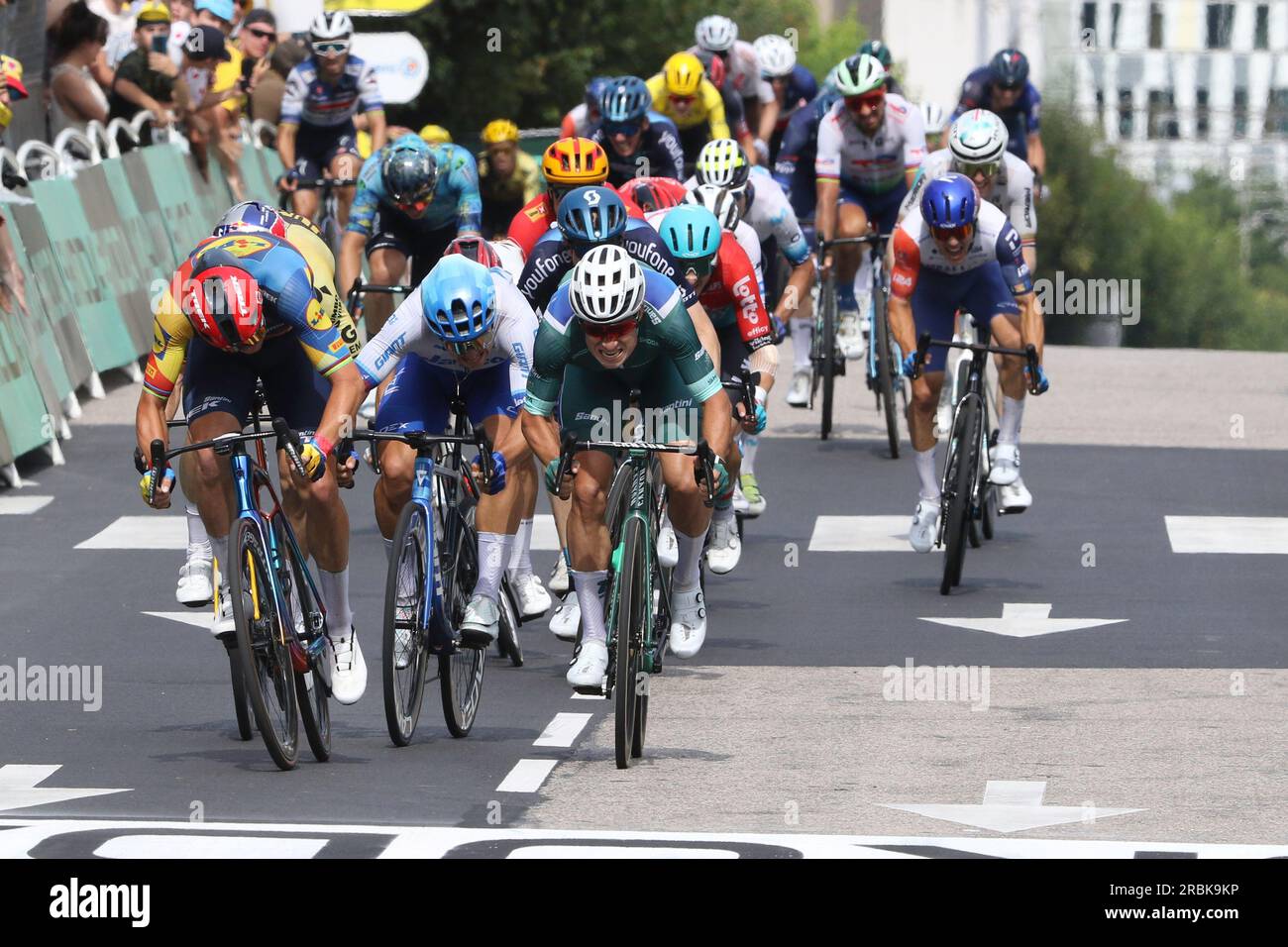 uphill sprint finish, centre of shot Jasper Philipsen with 3 stages ...
