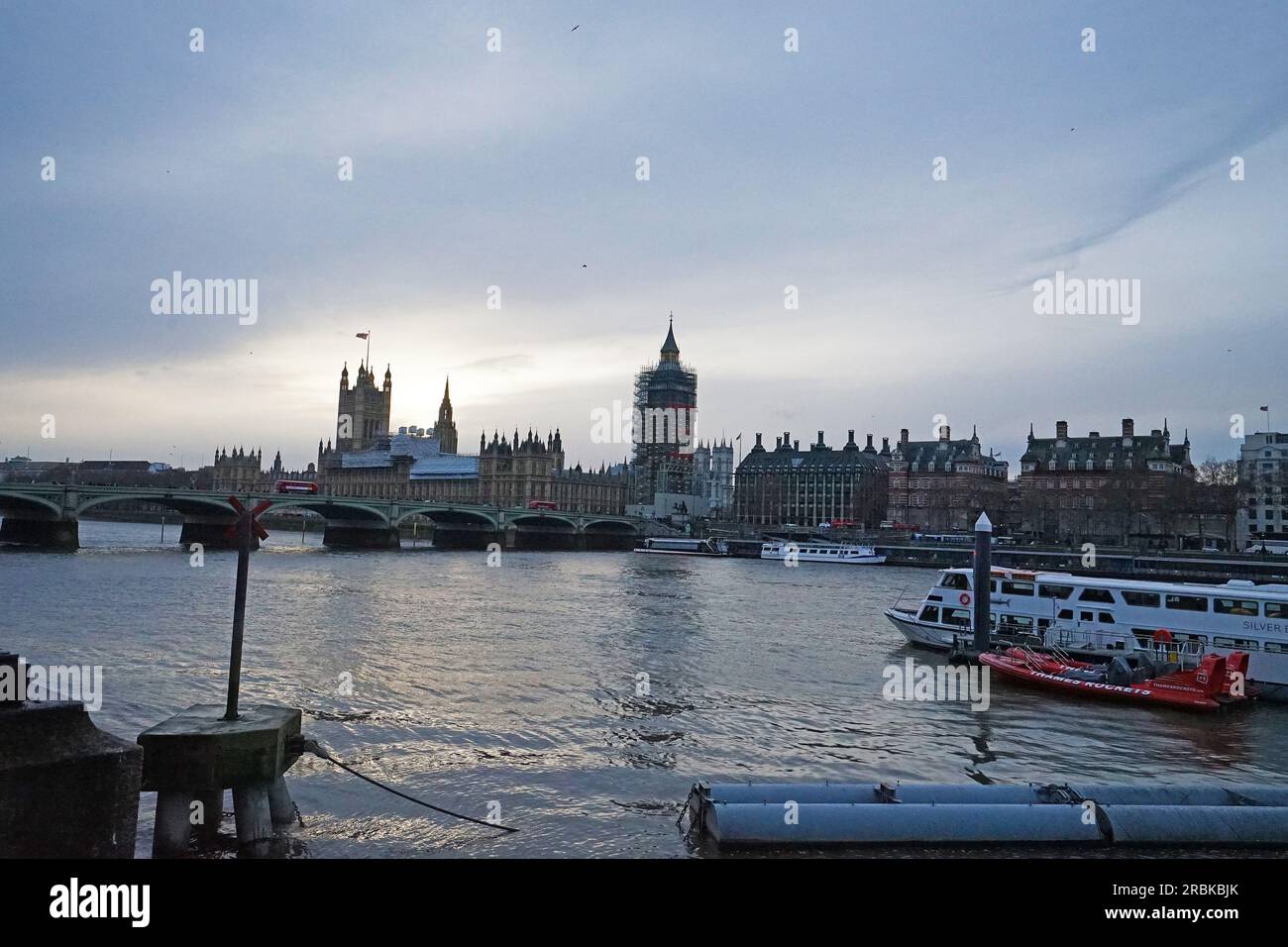 The walking path in front of The Elizabeth big ben along the Embankment ...