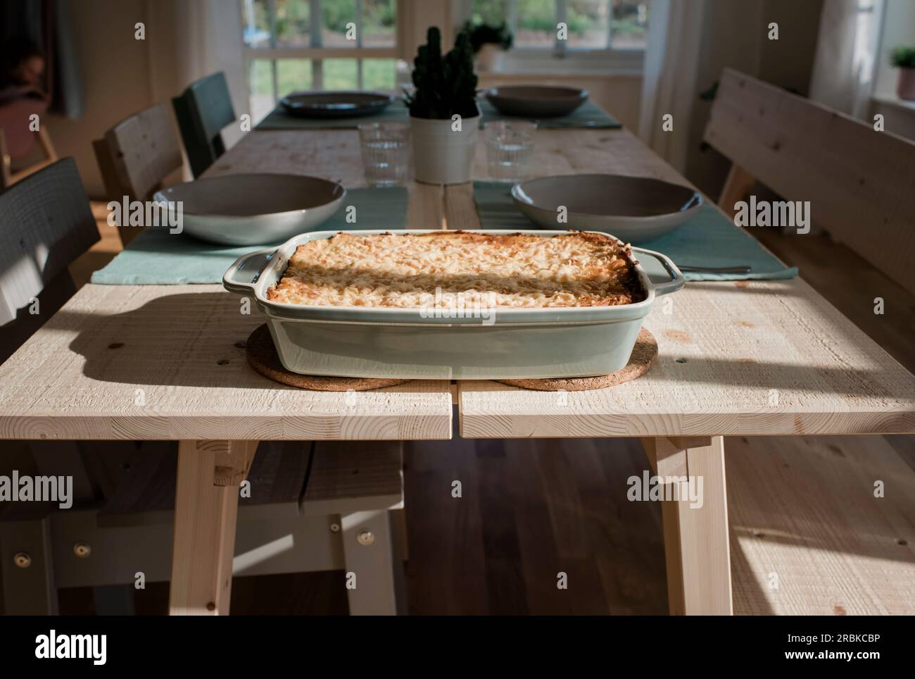 Dinning as a family hi-res stock photography and images - Alamy