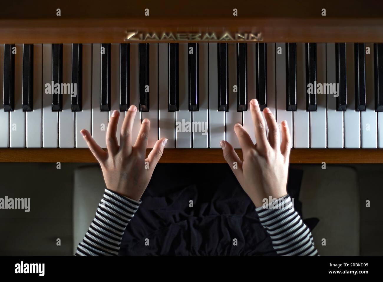 Asian girl sitting piano hi-res stock photography and images - Alamy