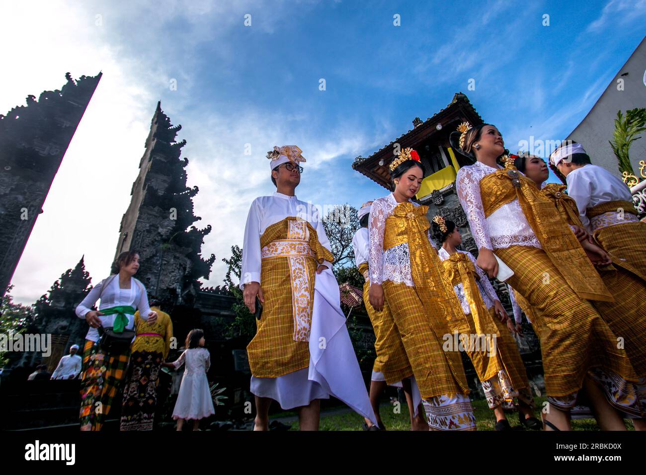 Dozens of Hindu youths at the Giri Kusuma Temple Pasraman, Bogor City ...