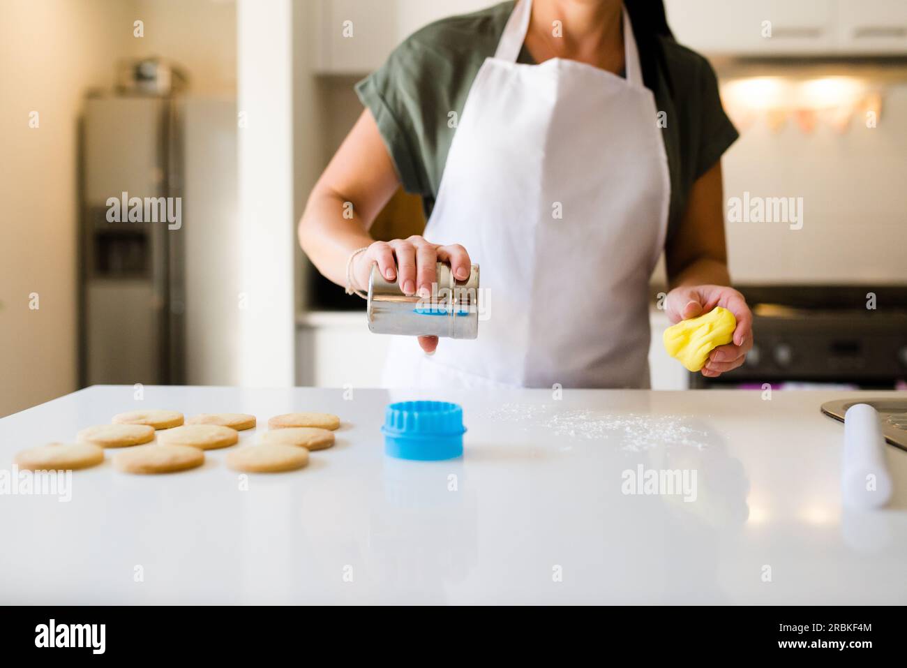 Woman hands cooking sweet hi-res stock photography and images - Alamy