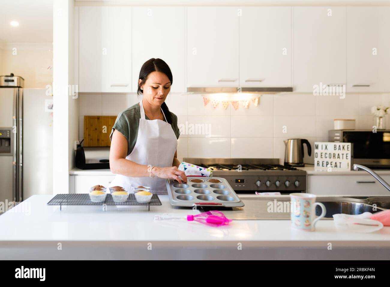 Kitchen decorating woman hi-res stock photography and images - Alamy