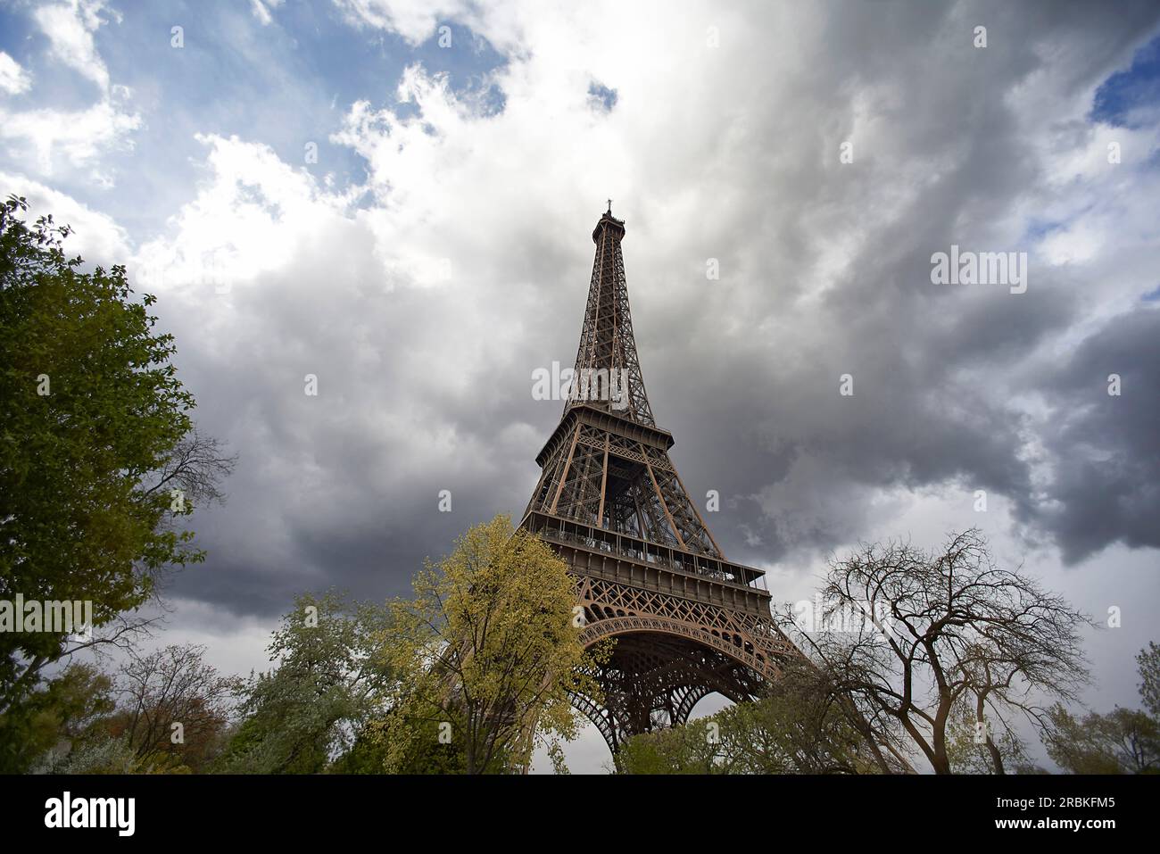 Amazing shot of the Eiffel tower in the city centre of Paris Stock Photo - Alamy