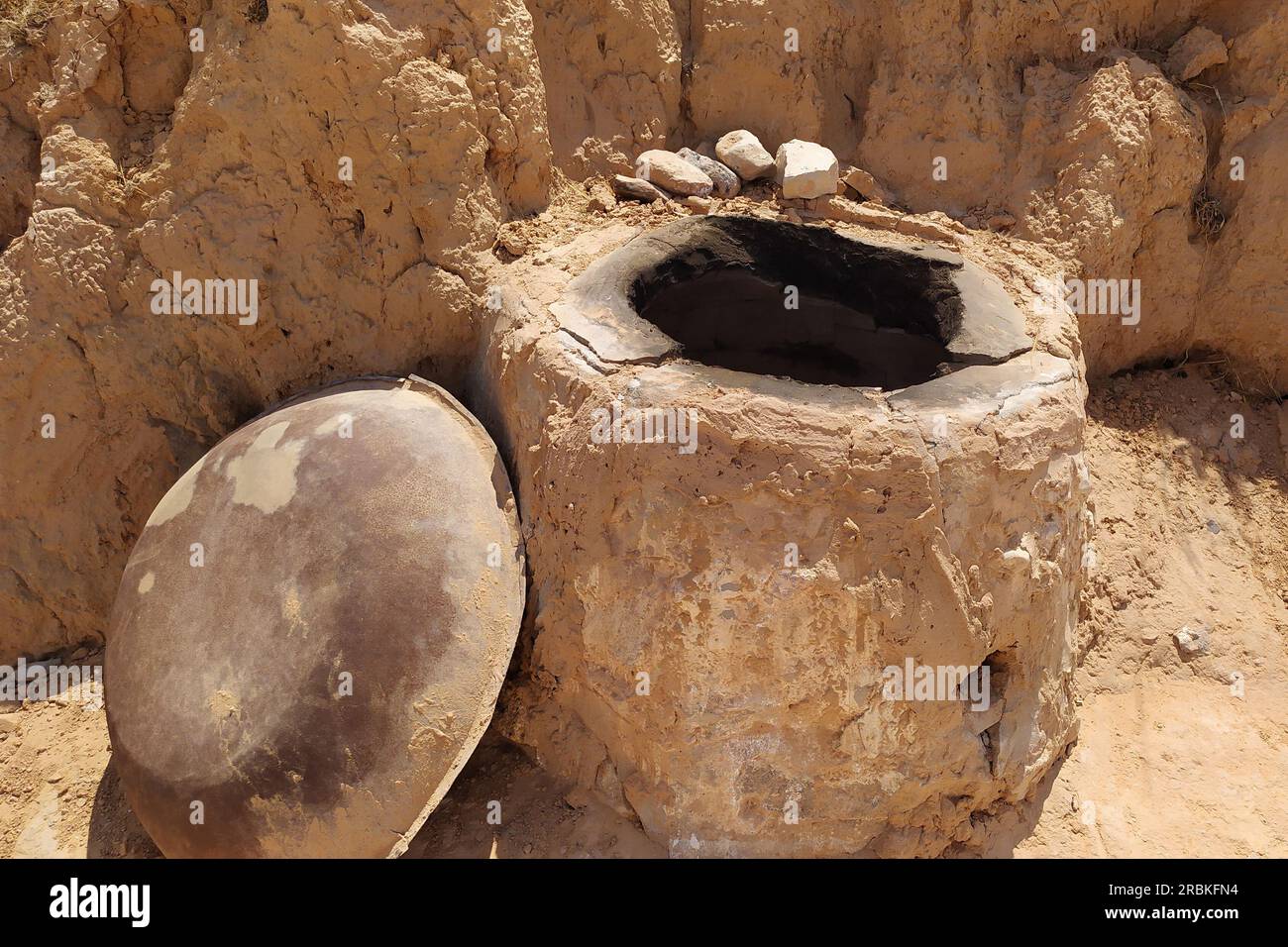 old Tabun oven Stock Photo - Alamy