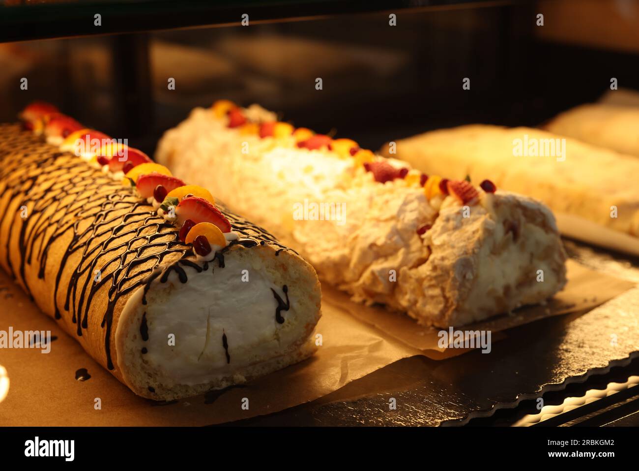 Sponge cake rolls hi-res stock photography and images - Alamy