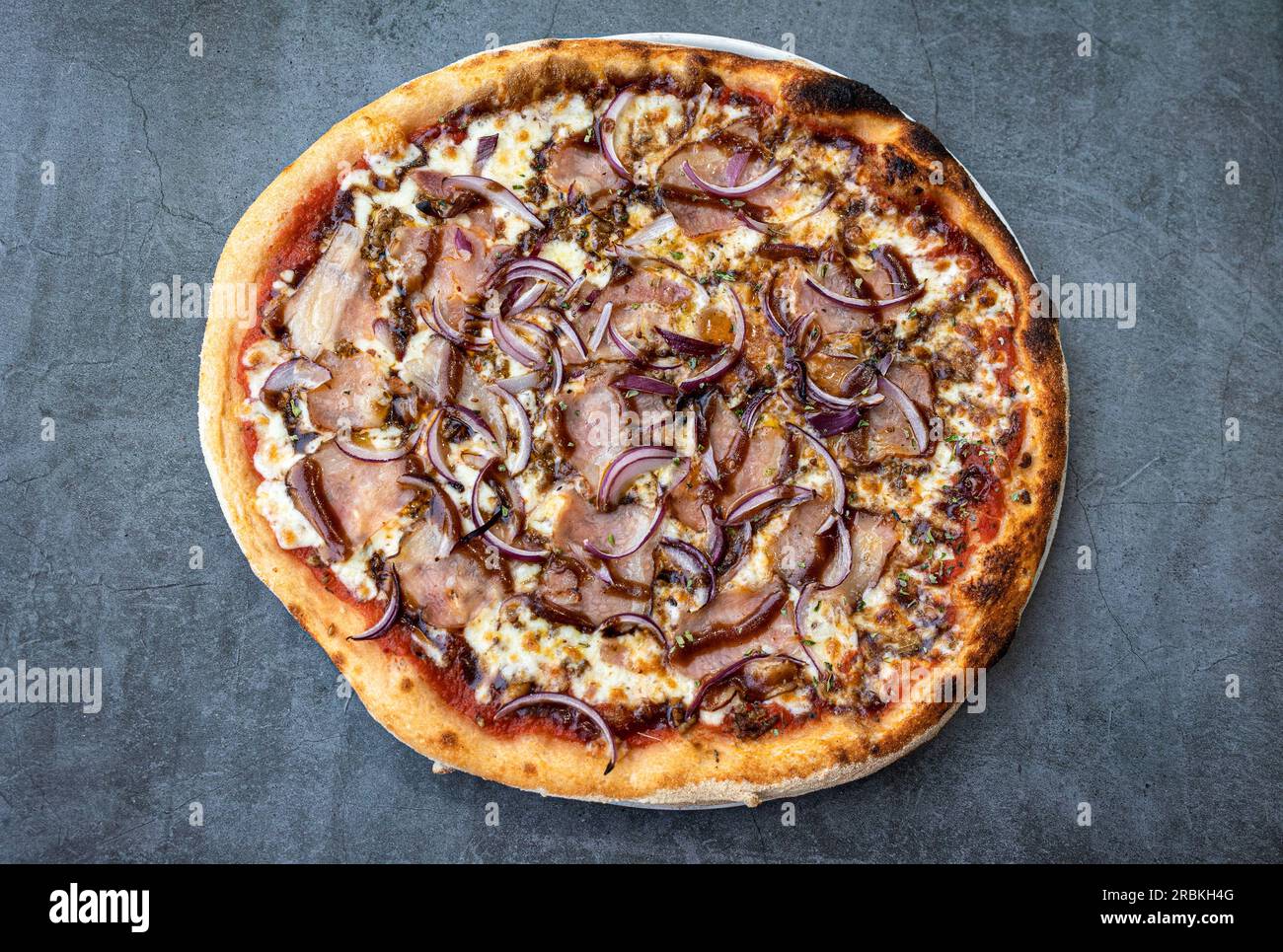 Barbeque of bbq meat pizza hi-res stock photography and images - Alamy