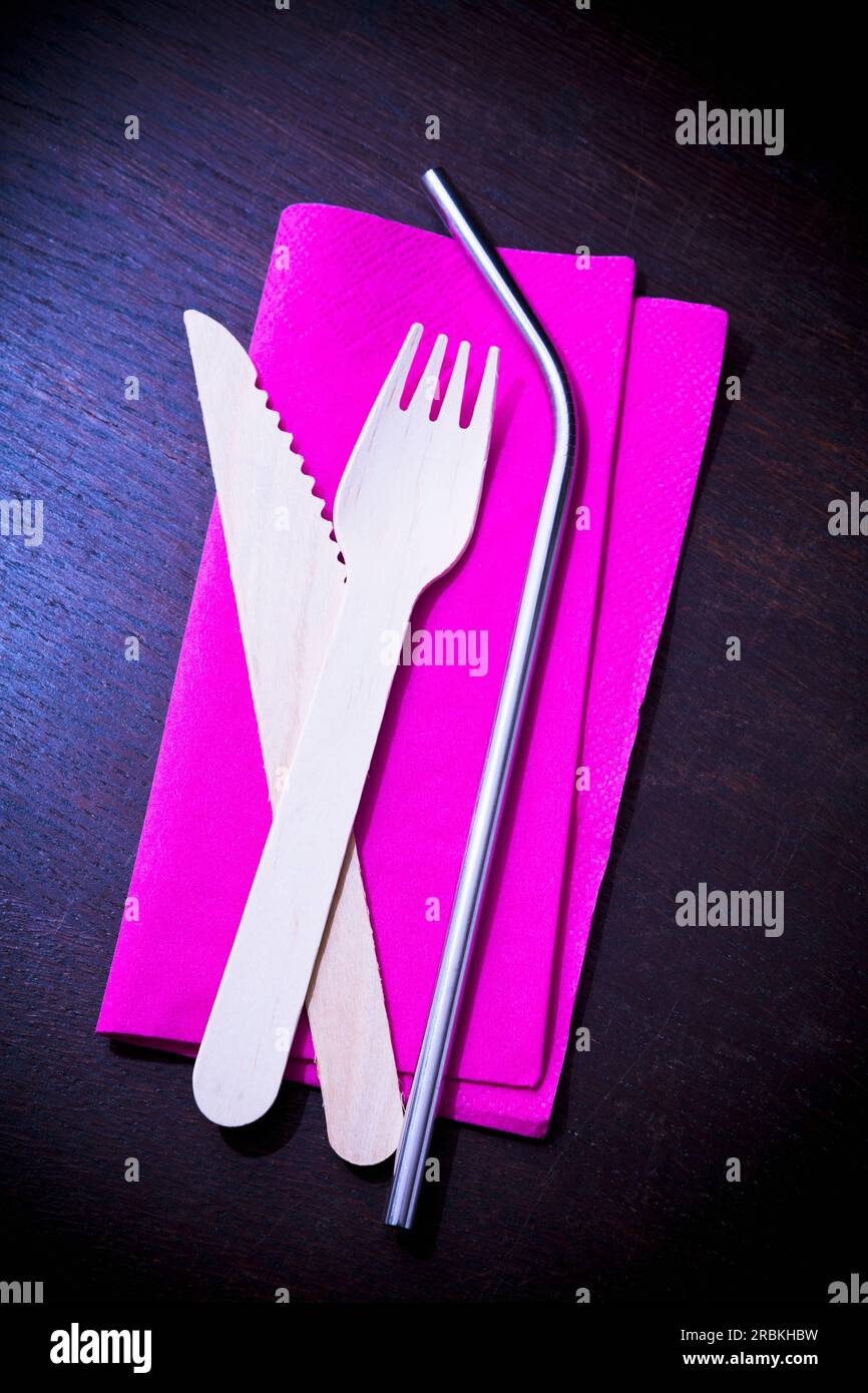 Wooden straw eco hi-res stock photography and images - Alamy
