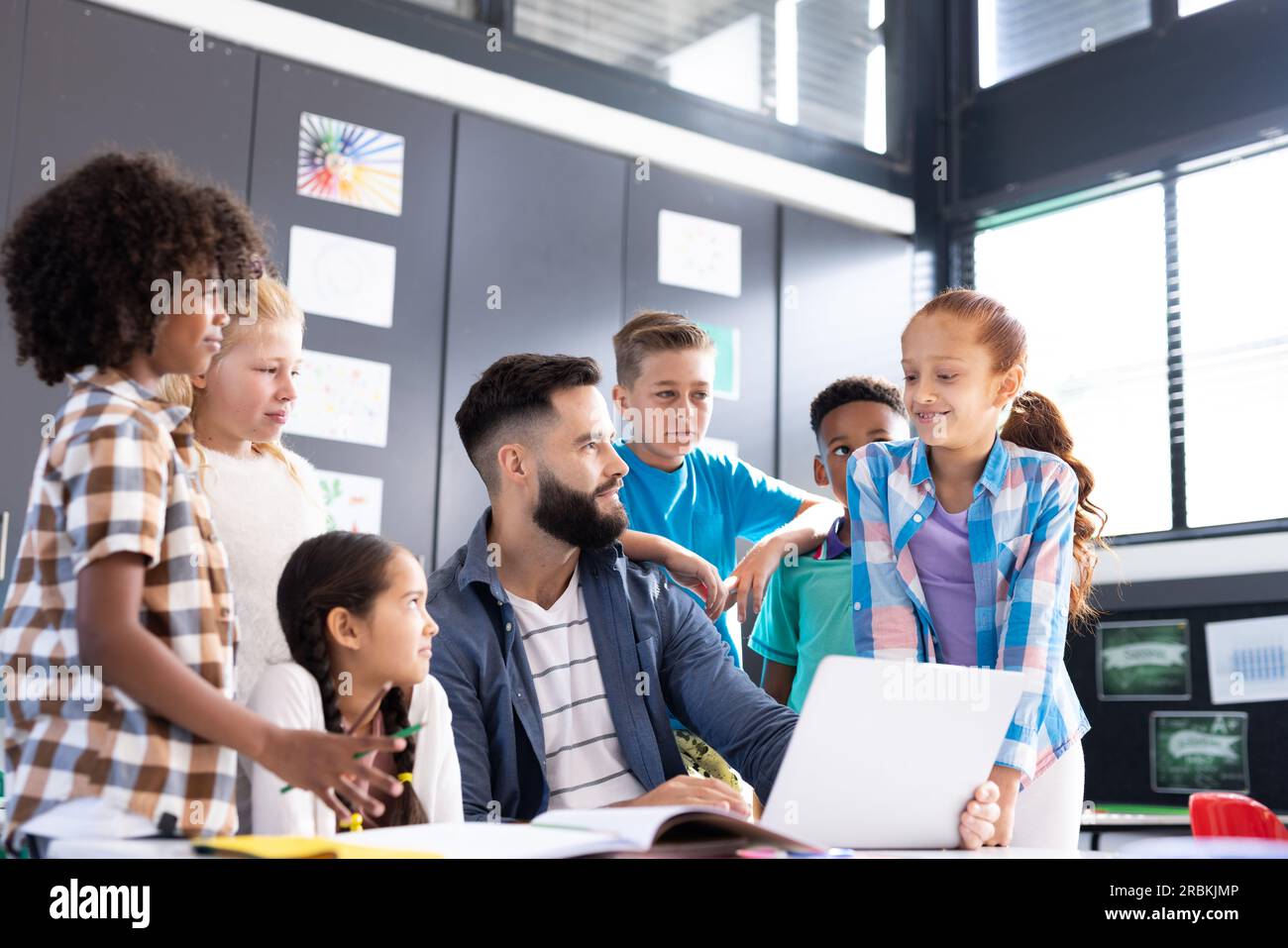 Diverse group students primary school hi-res stock photography and ...