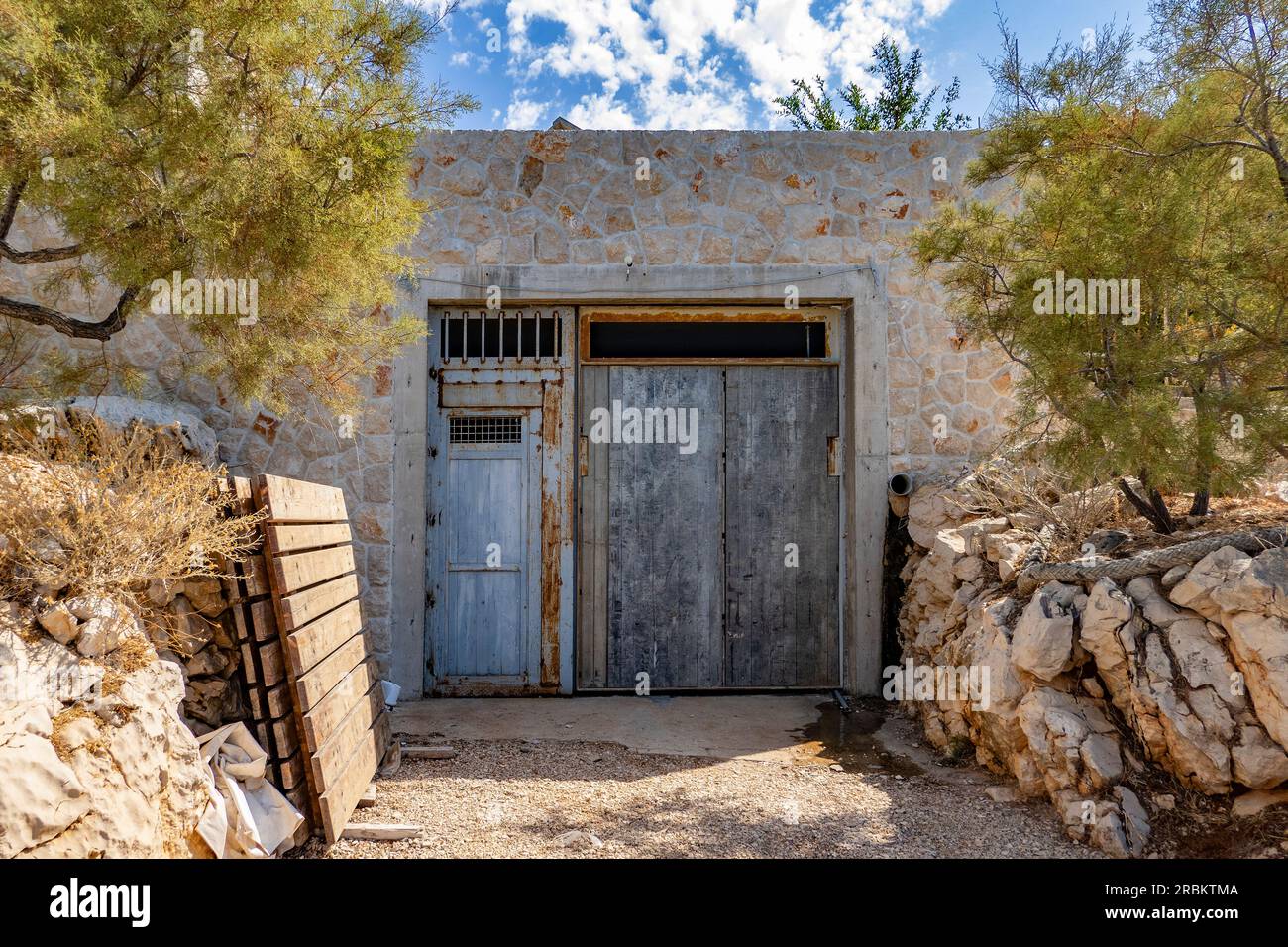 Rusty door gate closed hi-res stock photography and images - Alamy
