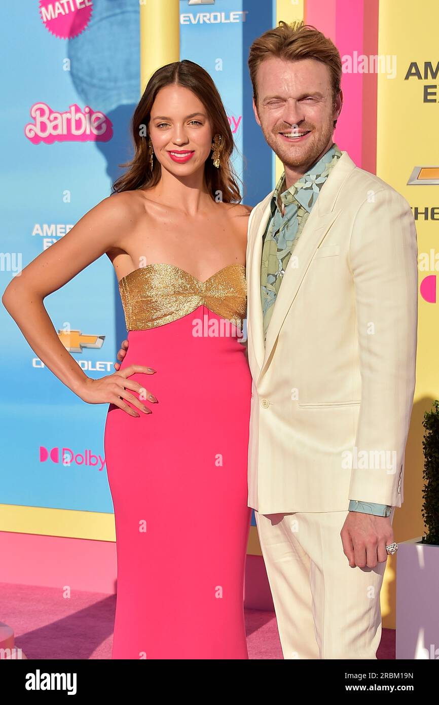 Claudia Sulewski mit Partner Finneas O'Connell bei der Weltpremiere des ...