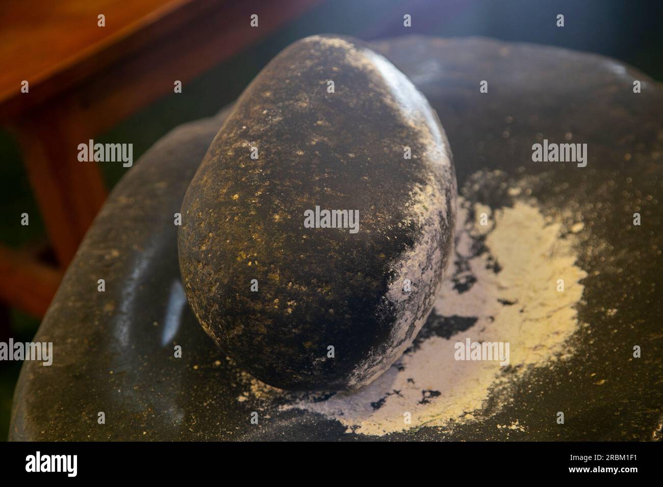 The Peruvian fulling stone or maray is a lithic object used to grind ...