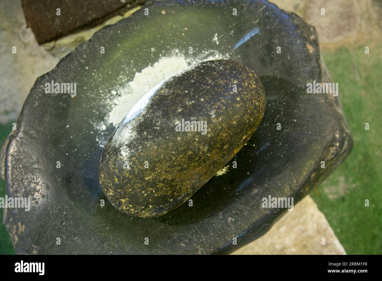 The Peruvian fulling stone or maray is a lithic object used to grind ...