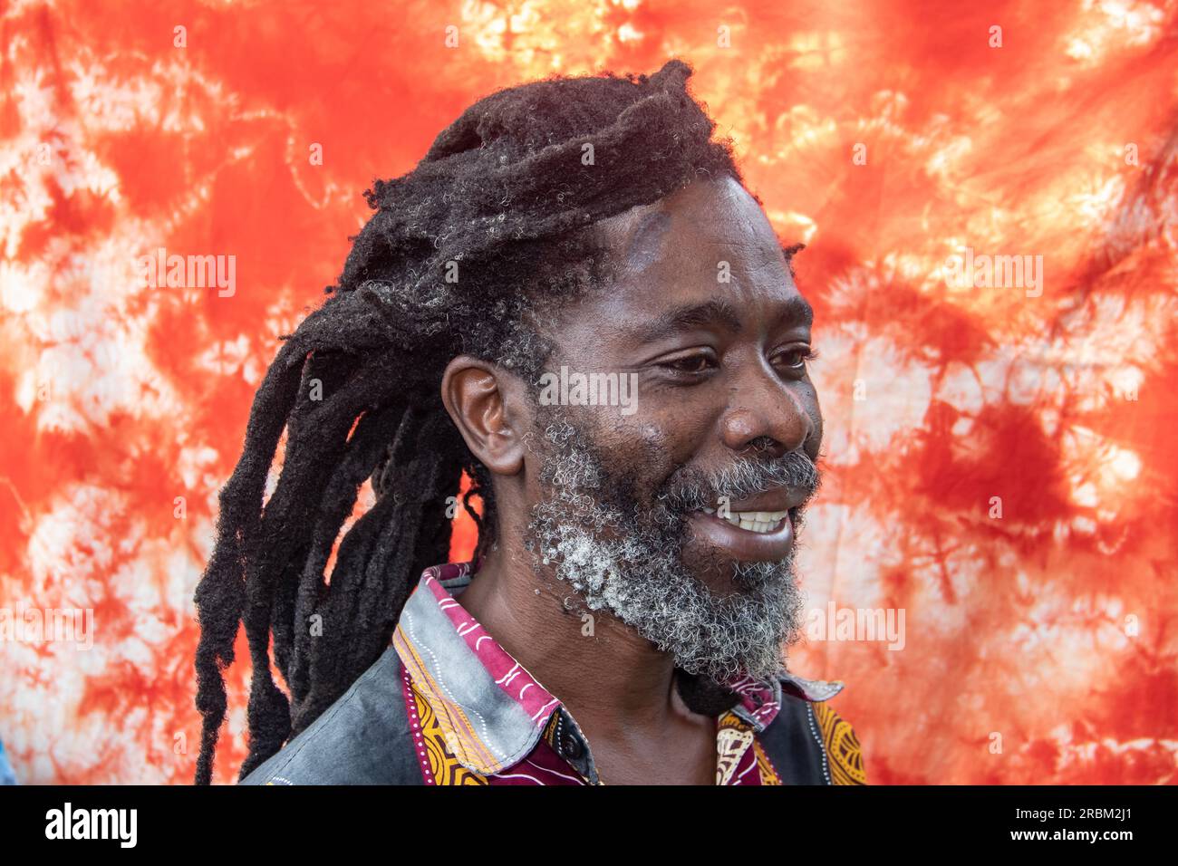 Portrait of Rastafari artist on the streets of Harare, in Zimbabwe Stock Photo - Alamy