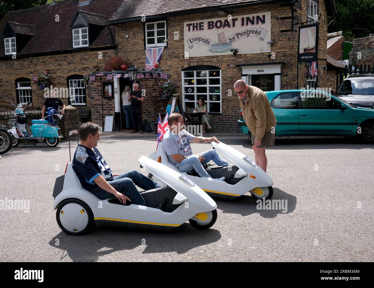 Two Sinclair C5's with upgraded batteries at the Boat Inn, Jackfield ...