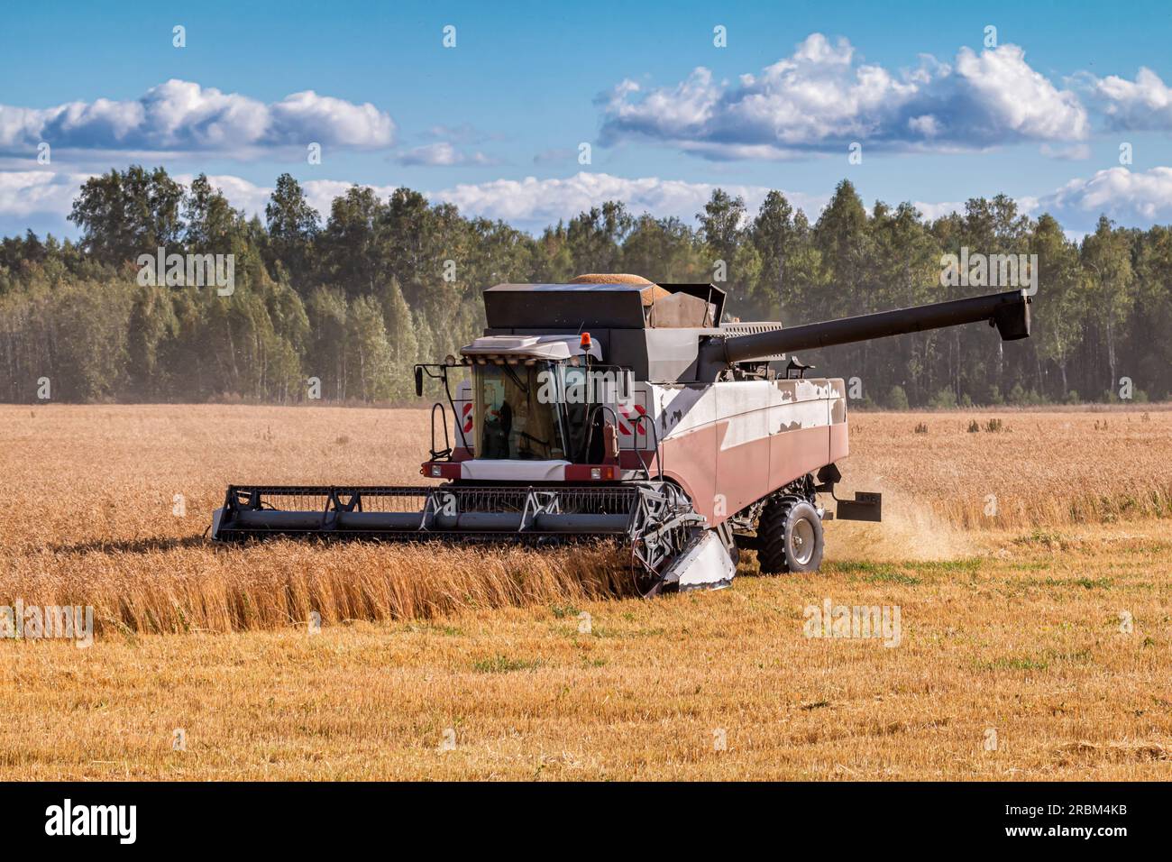 Modern combine harvester hi-res stock photography and images - Alamy
