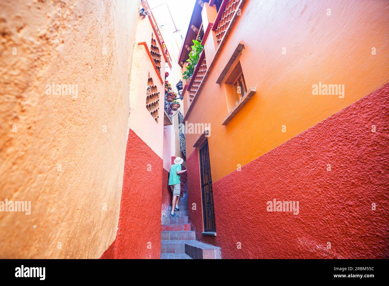 Colonial historical city Guanajuato, famous Alley of the Kiss (Callejon ...