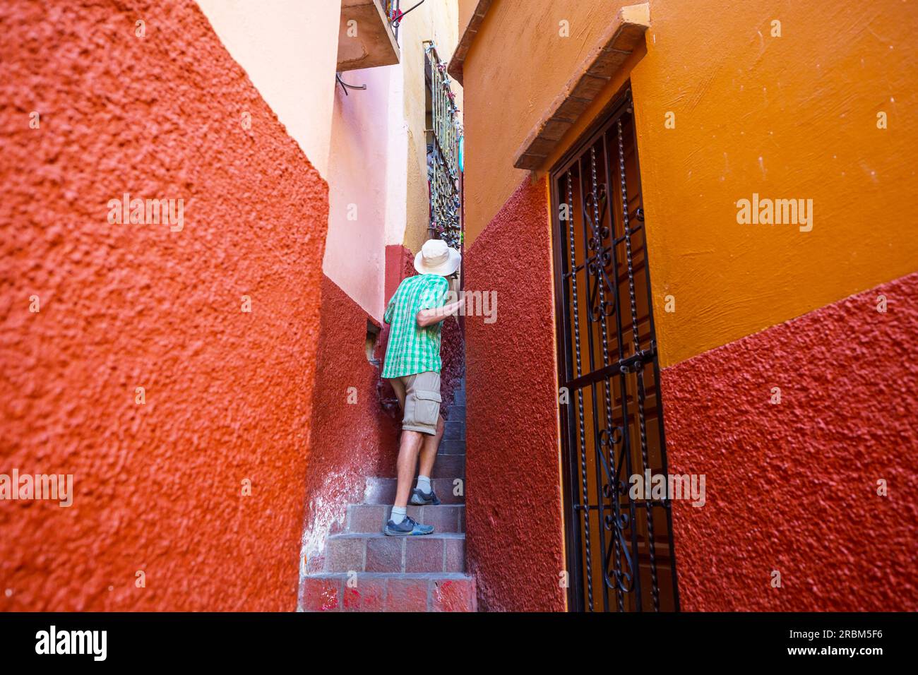 Colonial historical city Guanajuato, famous Alley of the Kiss (Callejon ...