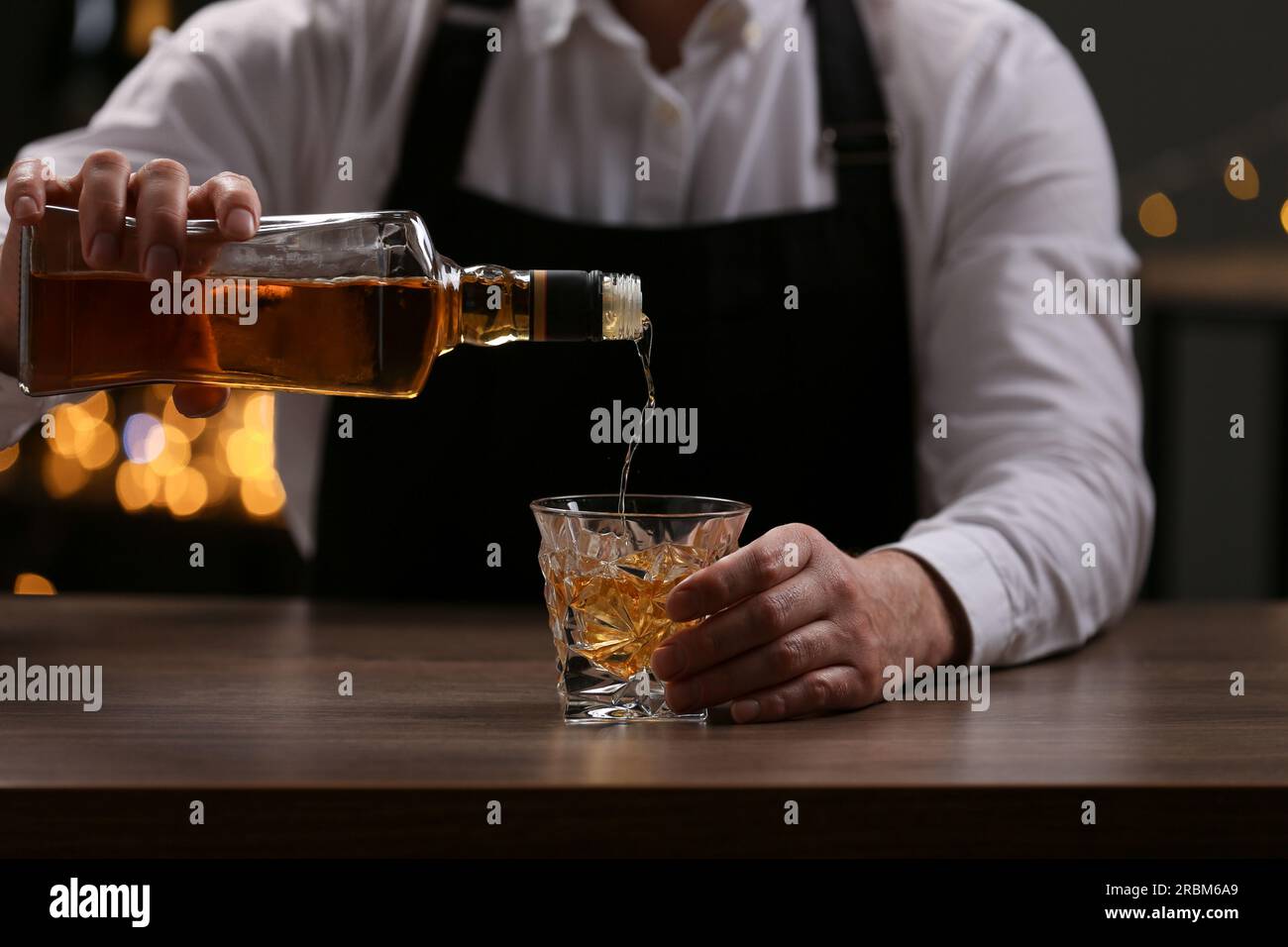Bartender pouring whiskey hi-res stock photography and images - Alamy