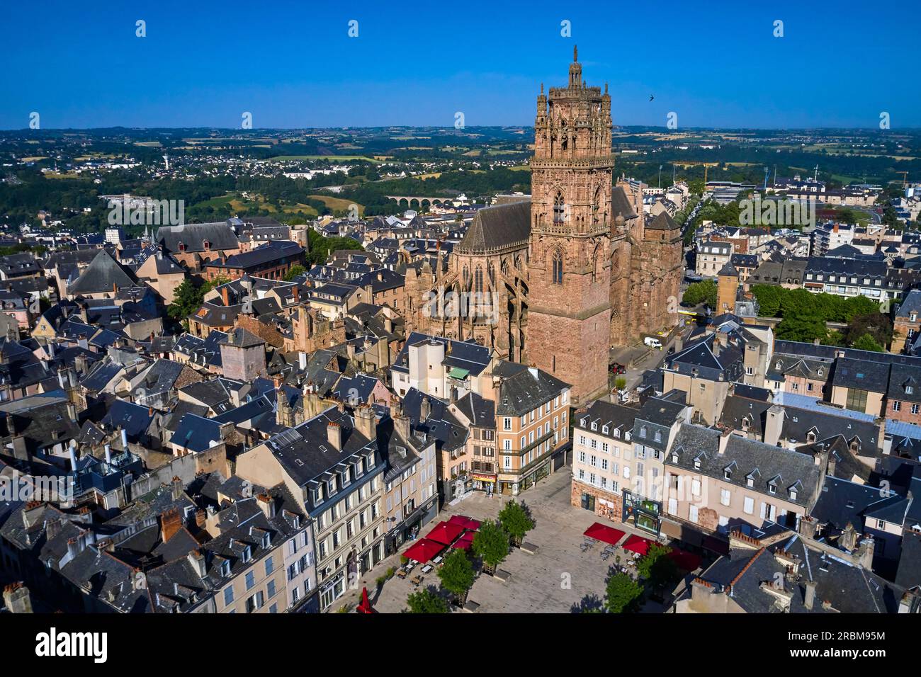 France, Aveyron (12), Rodez, the gothic Notre-Dame cathedral from the ...