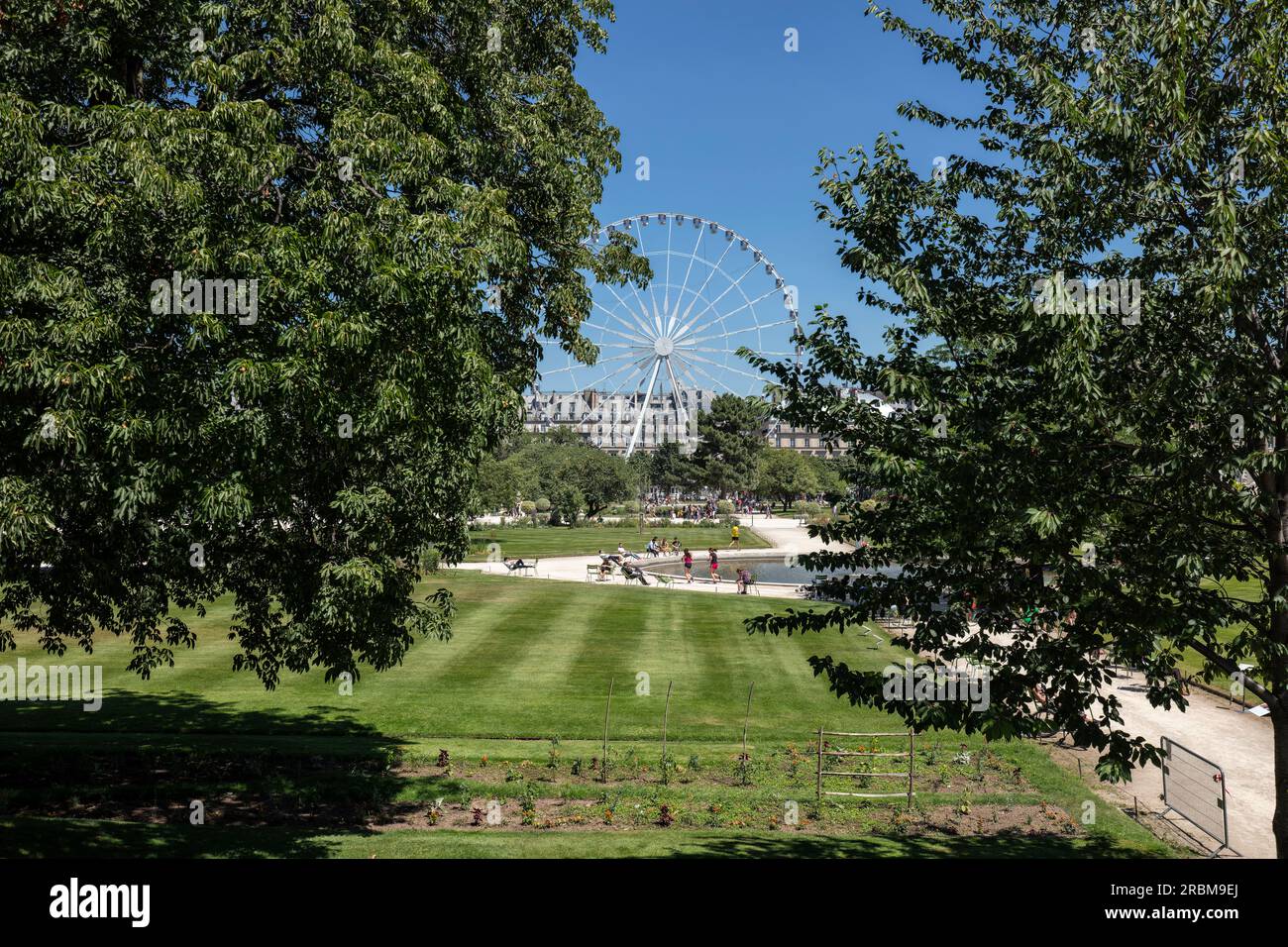 Jardin des Tuileries. Ferris wheel in funfair by 17th century Tuileries ...