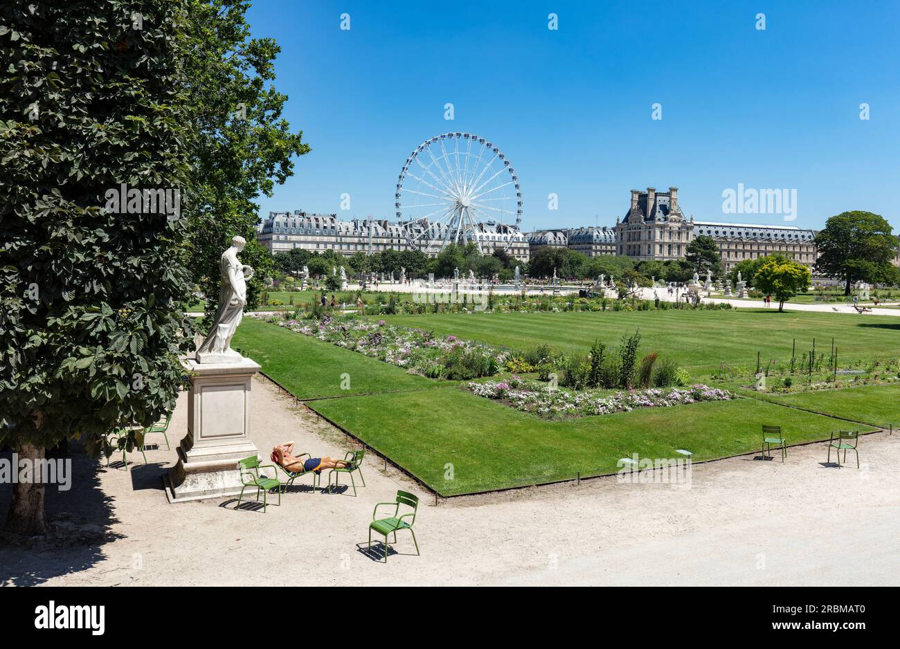 Jardin des Tuileries. Ferris wheel in funfair by 17th century Tuileries ...