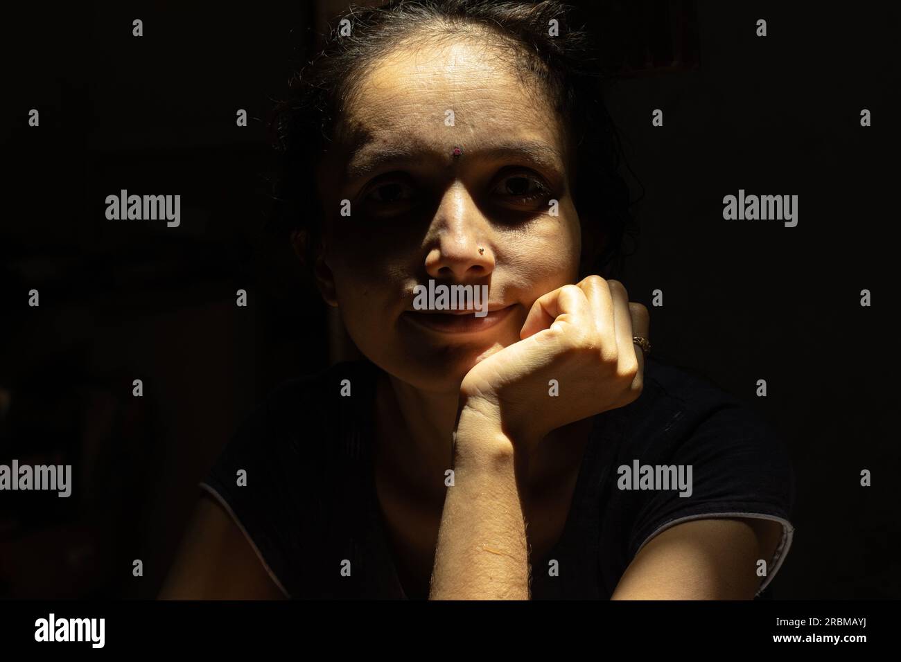 Beautiful Indian Lady Portrait with shadow and highlights.Dramatic ...