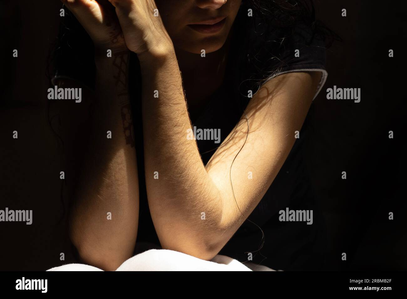 Beautiful Indian Lady Portrait with shadow and highlights.Dramatic ...