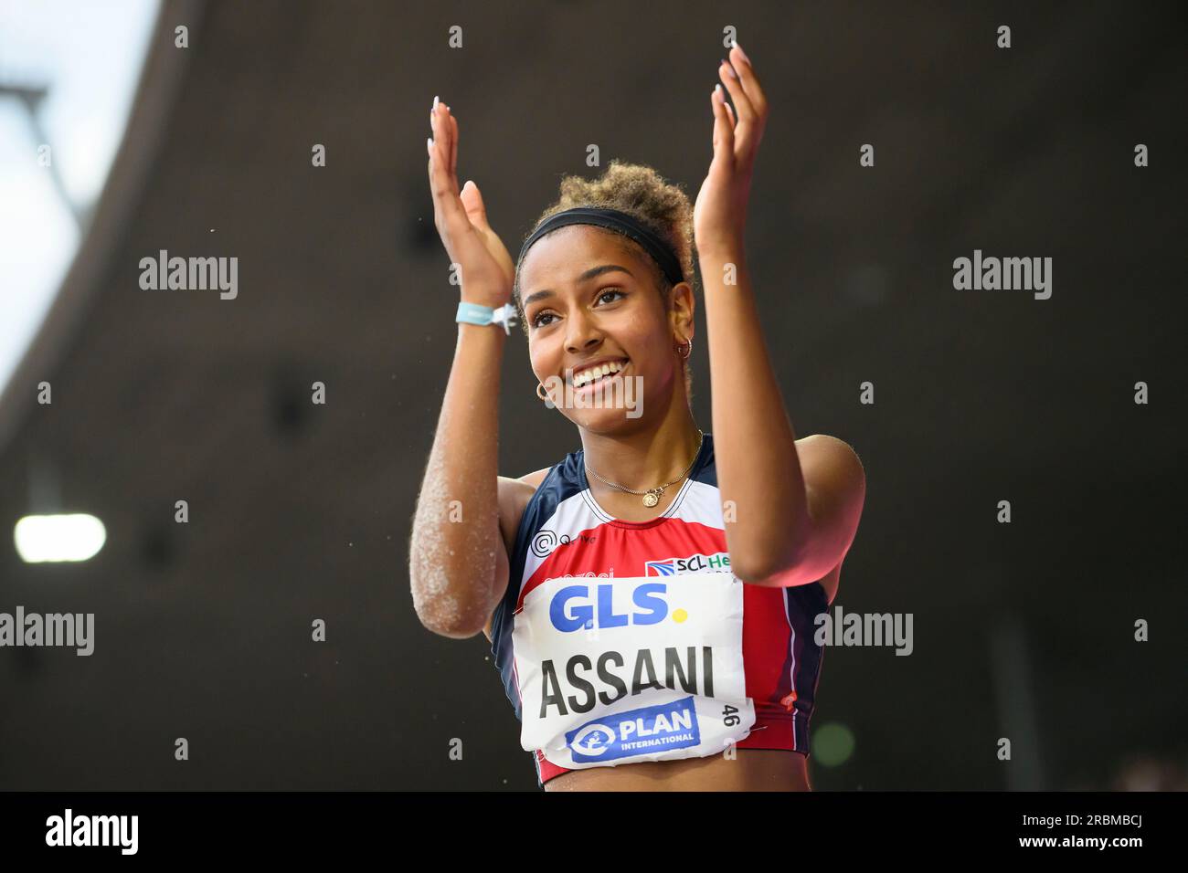 Mikaelle ASSANI (SCL Heel Baden-Baden/ 2nd place) claps, clapping ...