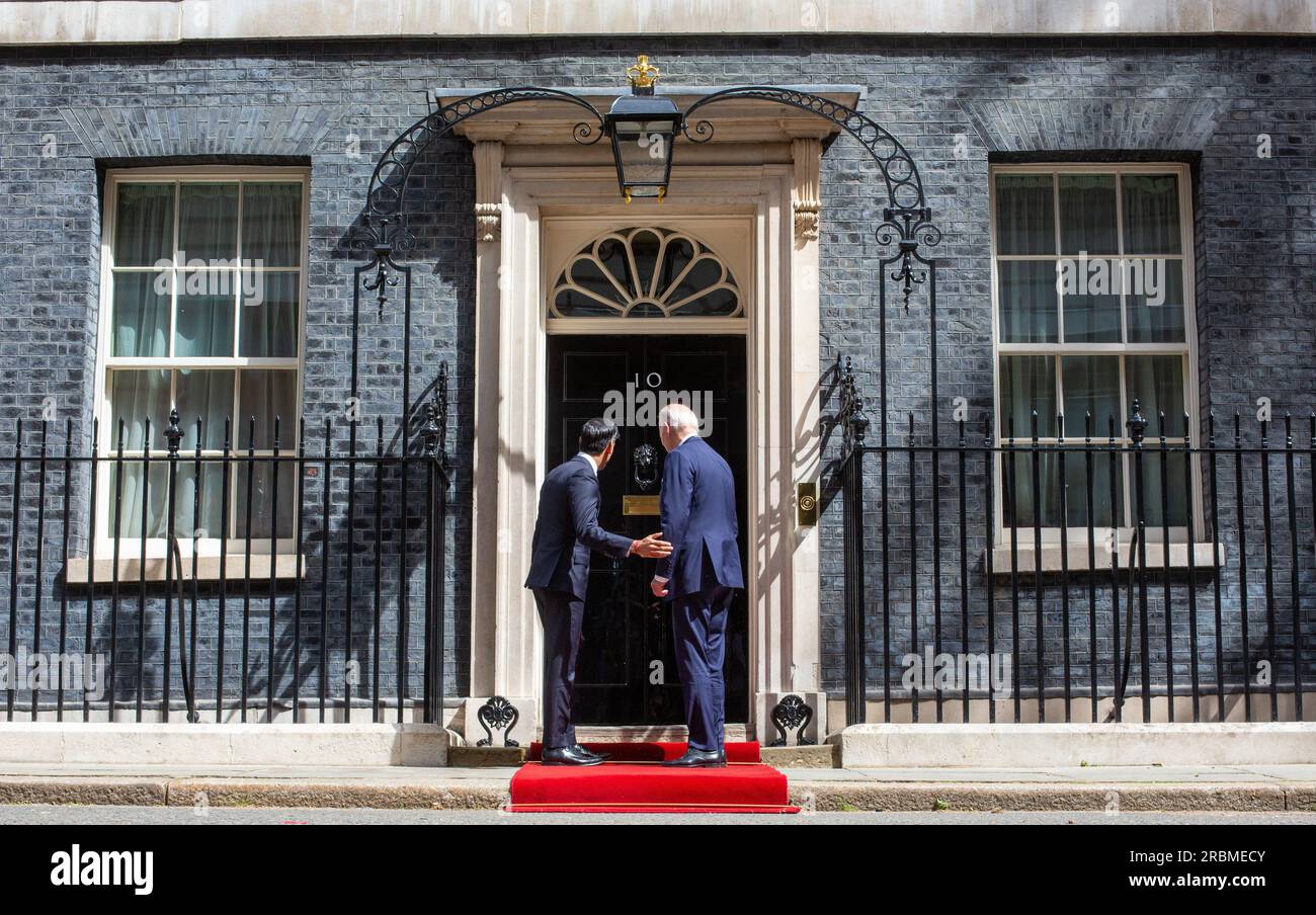 Number 10 door hand hi-res stock photography and images - Alamy