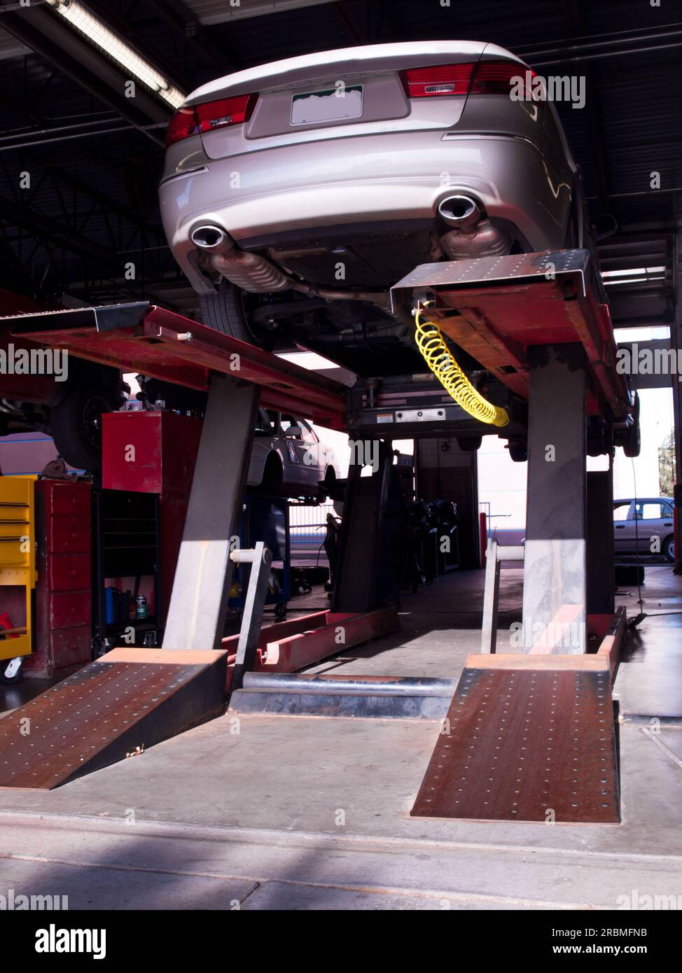 Auto repair shop Stock Photo - Alamy