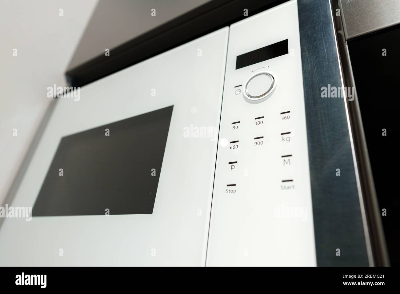 Microwave oven in retail store hi-res stock photography and images - Alamy