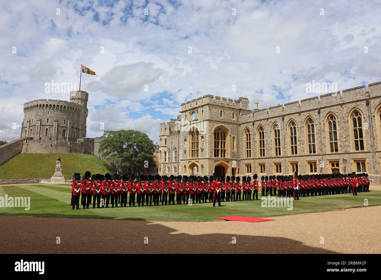 The Guard of Honour formed of The Prince of Wales's Company of the ...