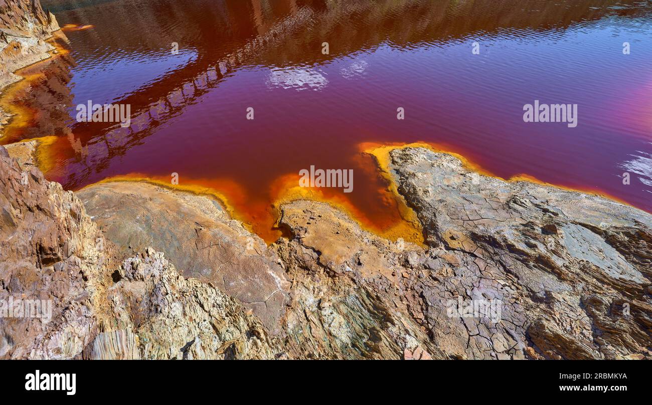 natural Textures of sulfuric deep red Water of Rio Tinto river ...