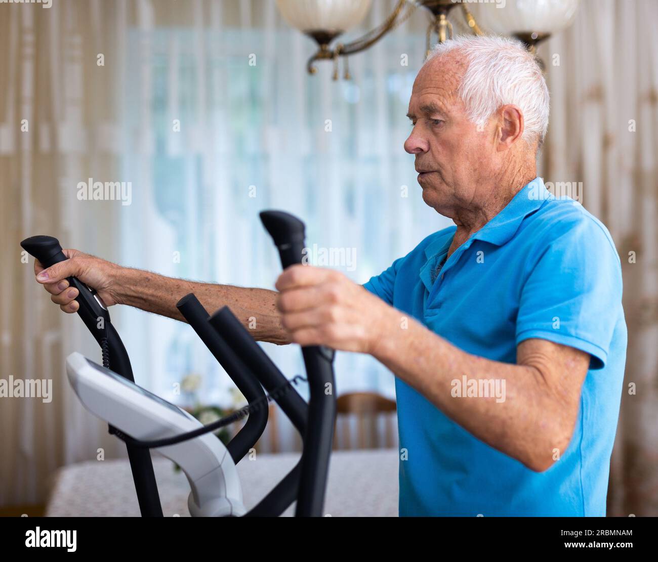 Sport work out home elderly hi-res stock photography and images - Alamy