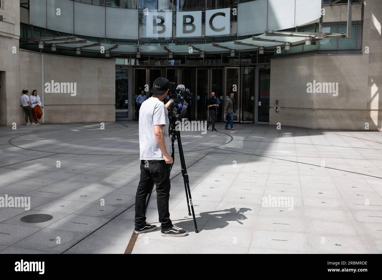 Hugh edwards tv hi-res stock photography and images - Alamy