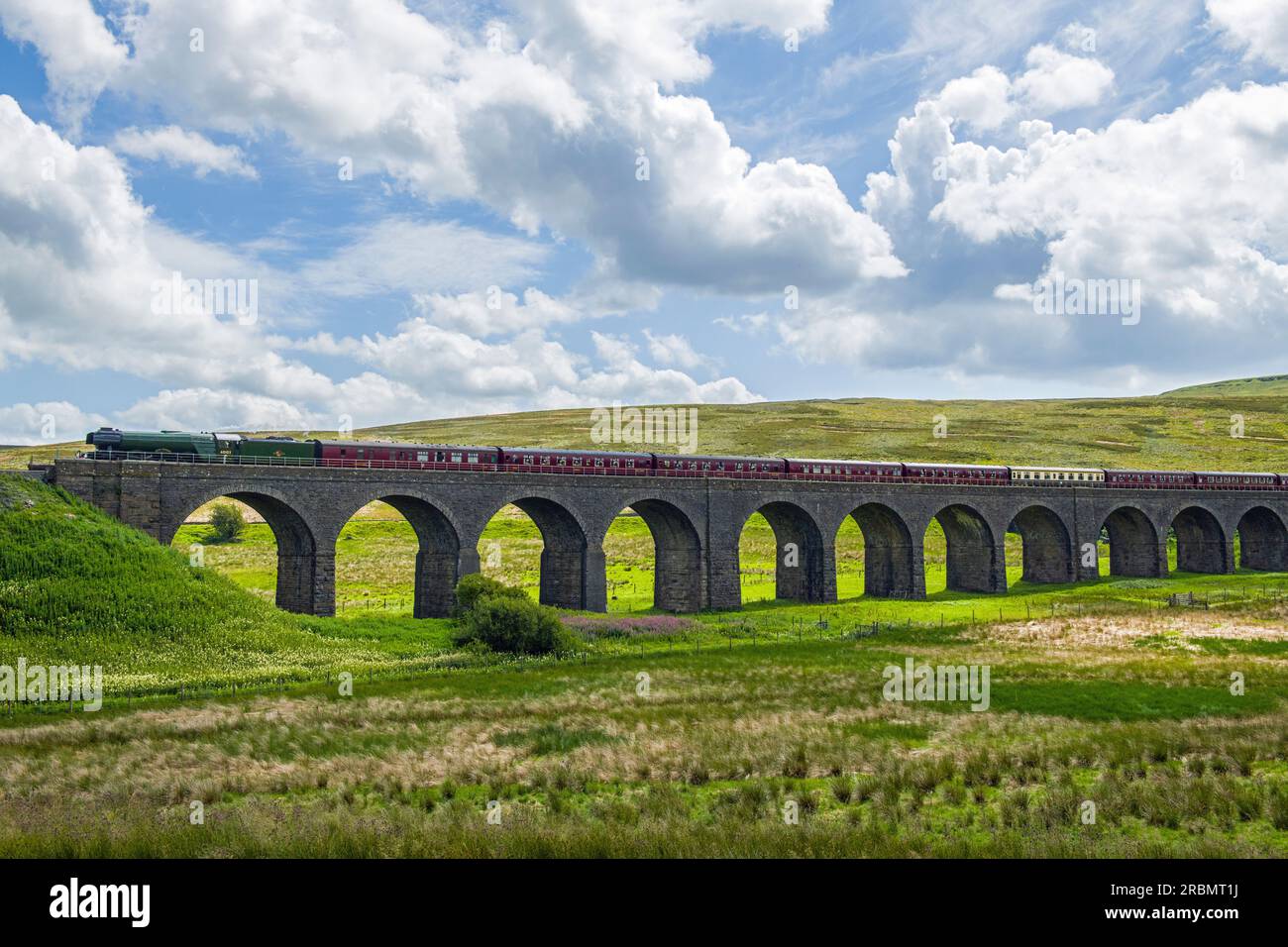 Eleven viaduct arches hi-res stock photography and images - Alamy