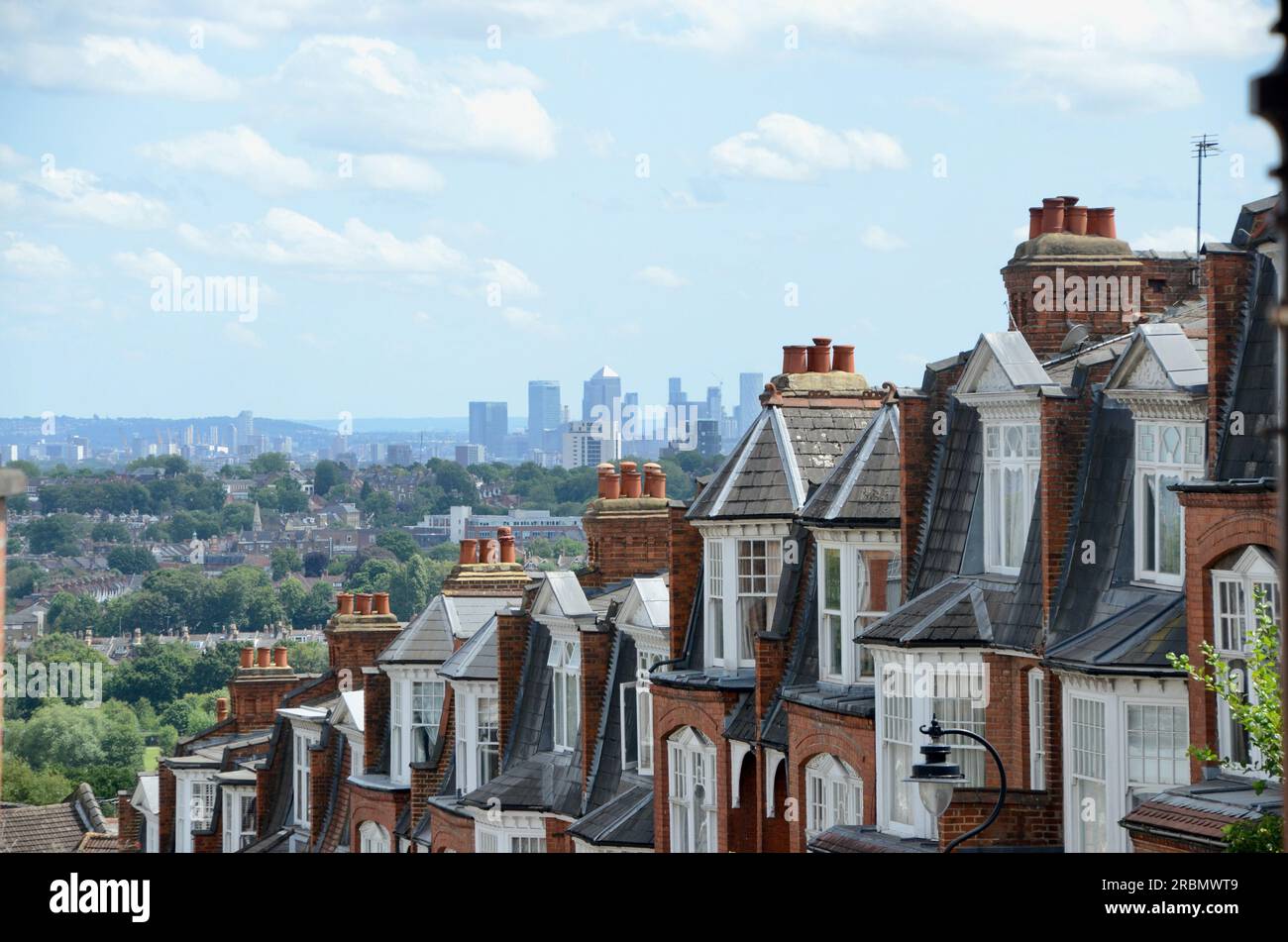 Wealthy housing london skyline hi-res stock photography and images - Alamy