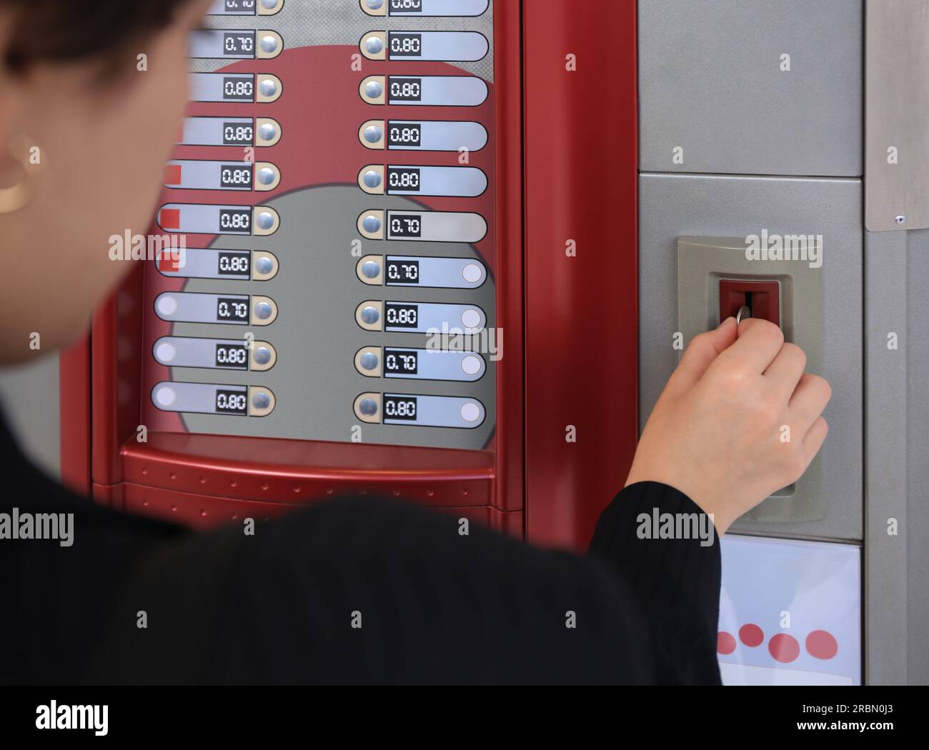 Using coffee vending machine hi-res stock photography and images - Alamy