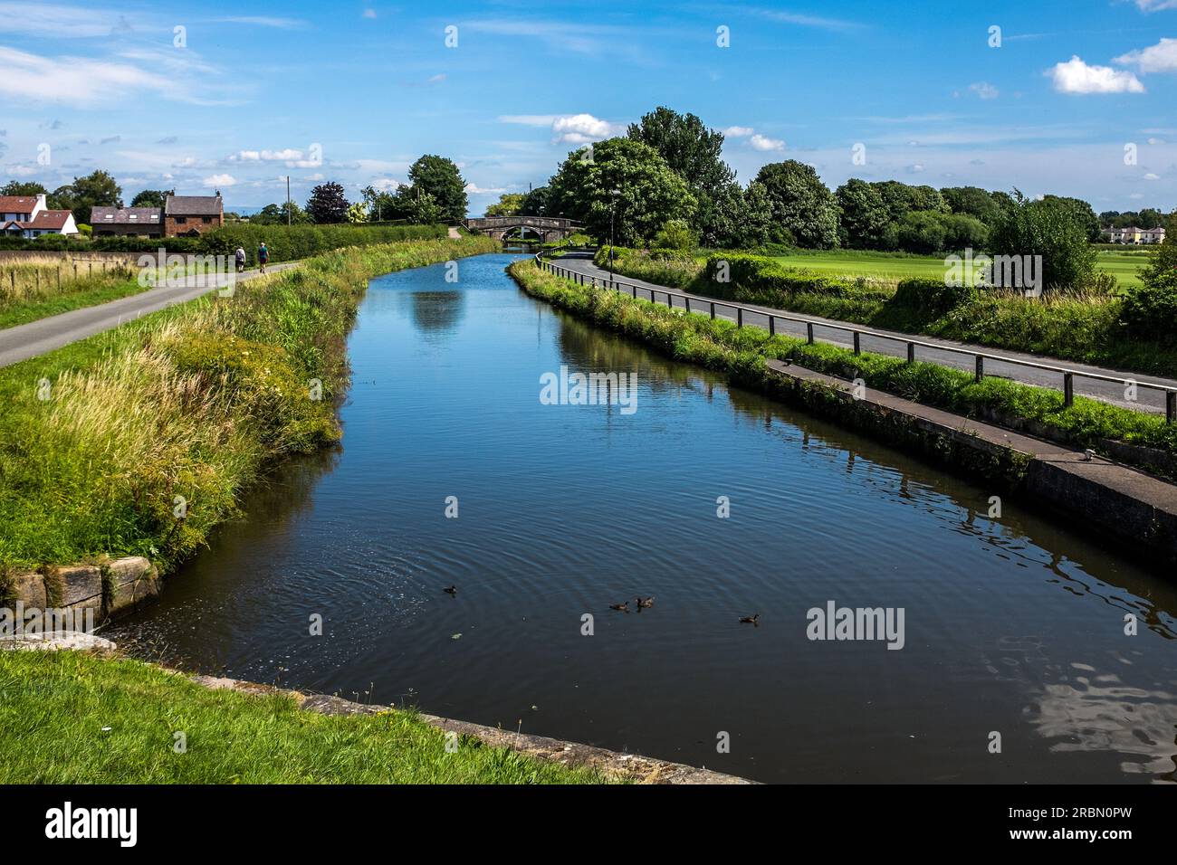 Rufford Branch of the Leeds - Liverpool canal Stock Photo - Alamy