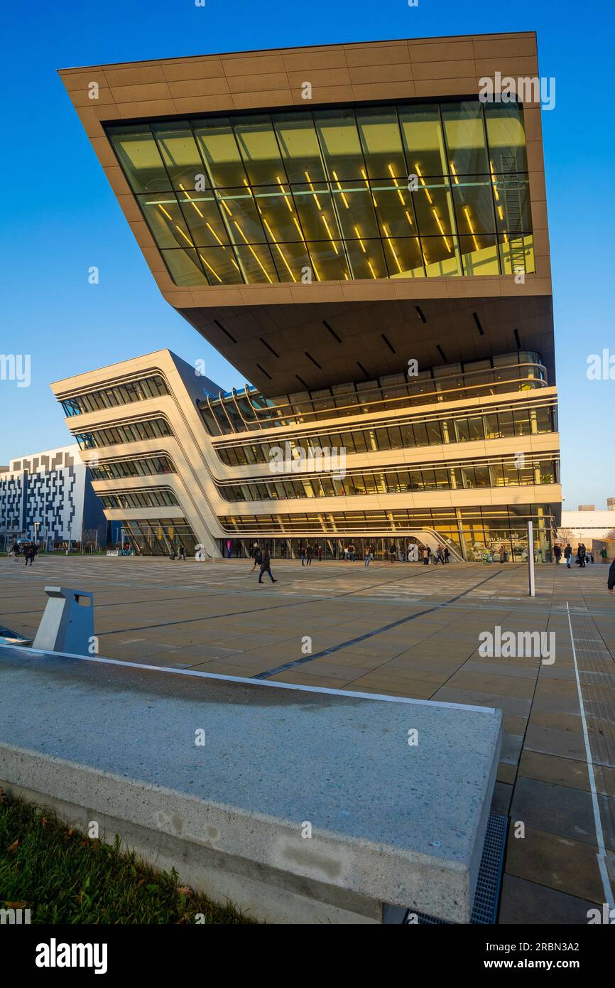 Best green campus hi-res stock photography and images - Alamy