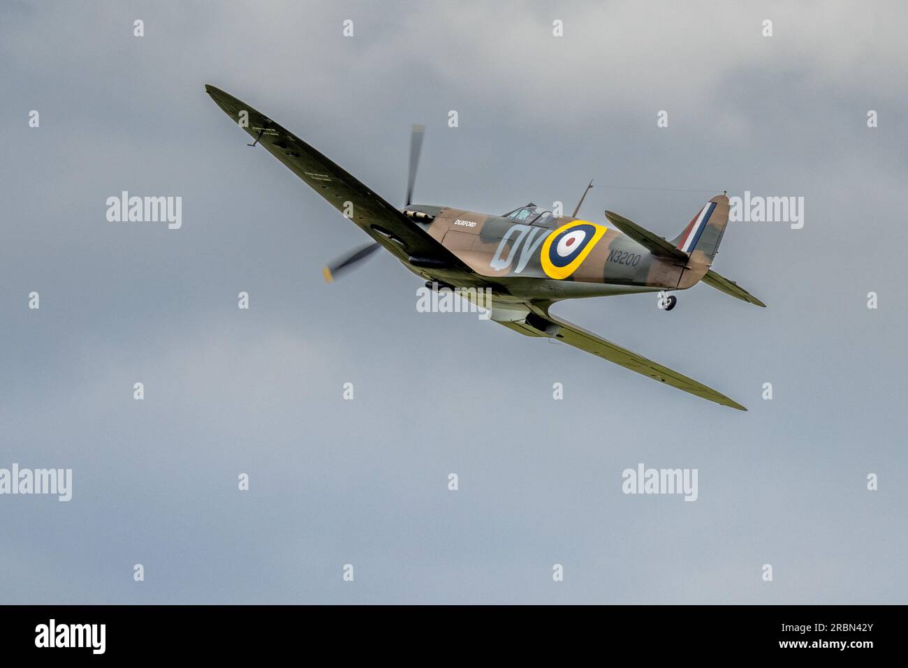 Supermarine Spitfire Mk1 ‘N3200’ airborne at the Shuttleworth Military ...