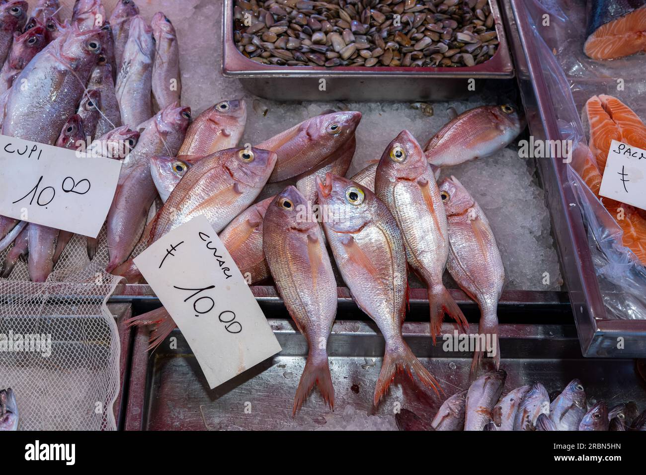 Fresh fish sold on stall by hi-res stock photography and images - Alamy