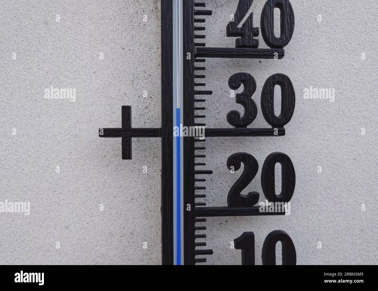 Munich, Bavaria, Germany. 10th July, 2023. A thermometer displays ...